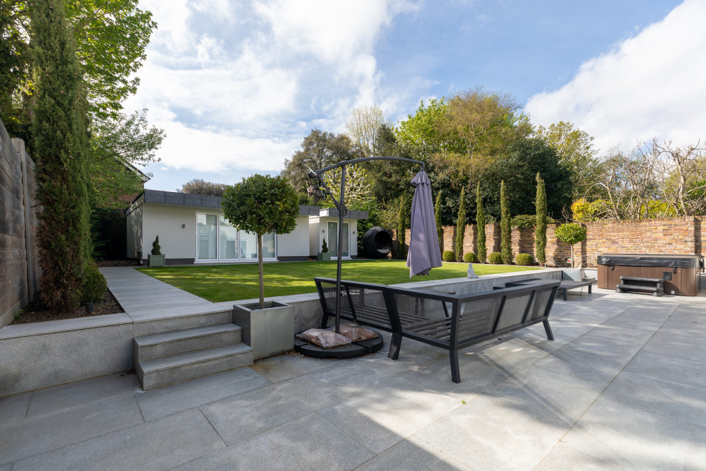 Large modern garden with garden annex and gym - Modern - Garden ...