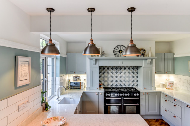 Classic British Kitchen in Worthing, West Sussex - Traditional ...