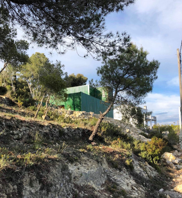 Spagna: La Casa Container che si Fonde con il Paesaggio