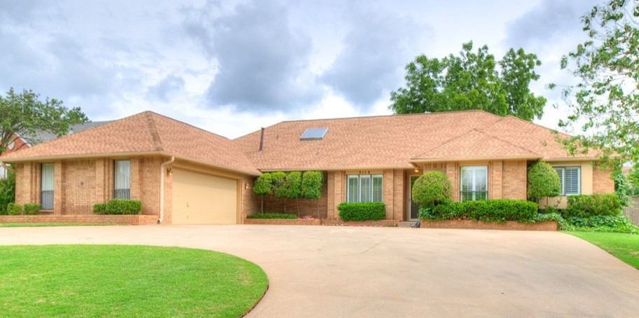 What color trim and garage door for peach-tan brick house?