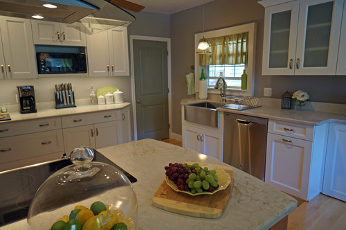 Silestone Pulsar Quartz Countertop | Cabinets & Backsplash