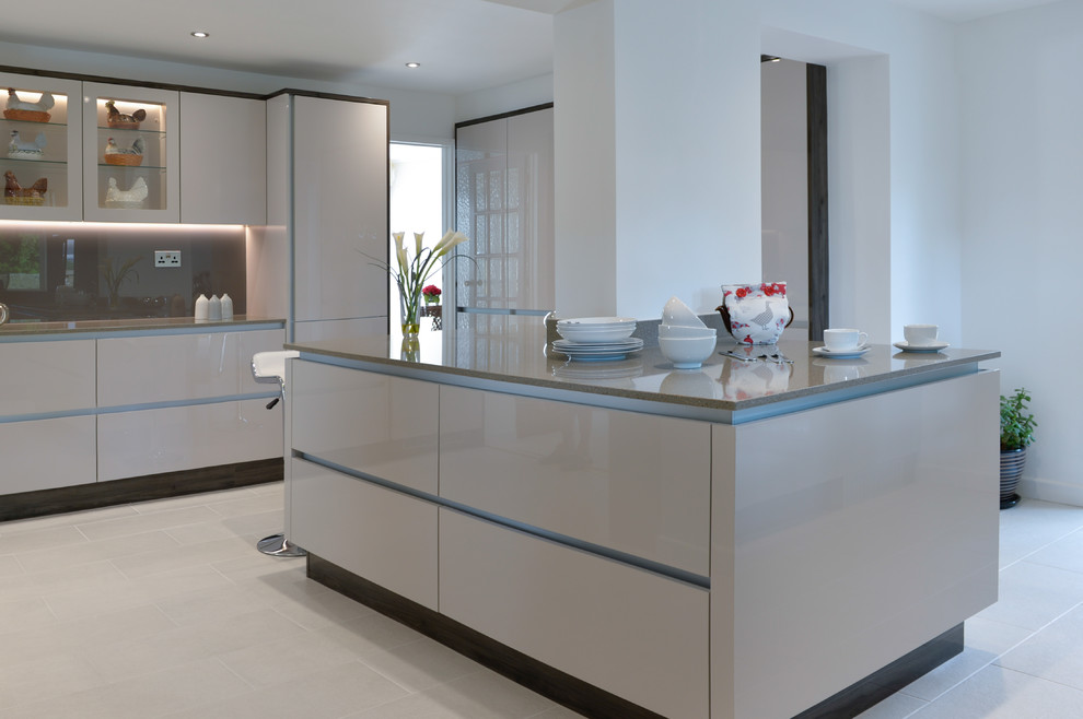 High gloss handle-less, two tone open space kitchen with Island ...