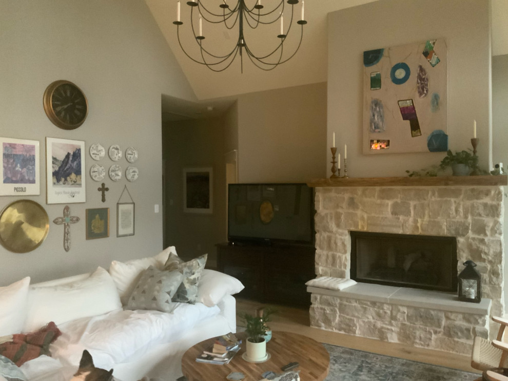 Help please with decor over TV