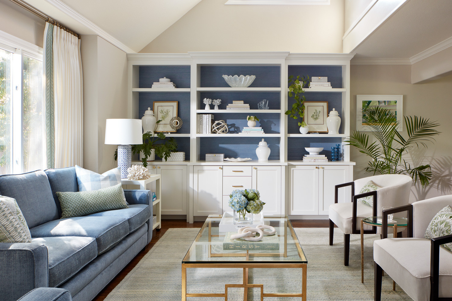 10 Large, Dramatic Houseplants to Beautify Your Home