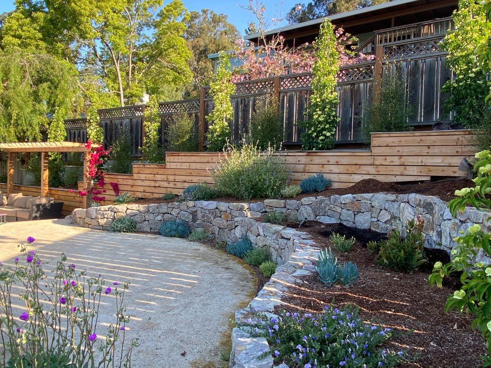 Dry Stacked Retaining Walls Around Decomposed Granite Patio ...
