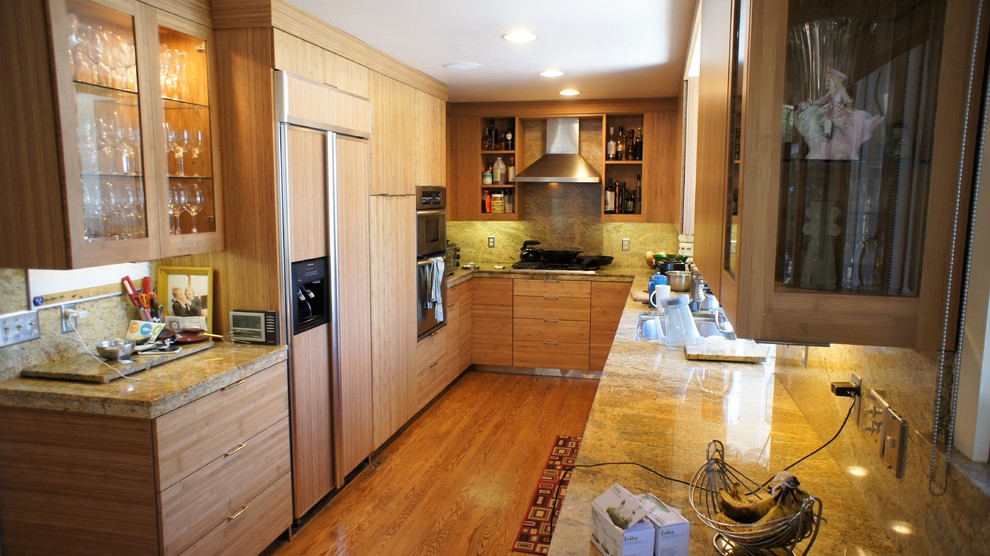 8 Beautiful Ways to Work Glass Into Your Kitchen Cabinets