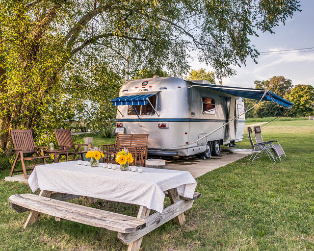 A 1970s Avion Camper Gets a New Groove