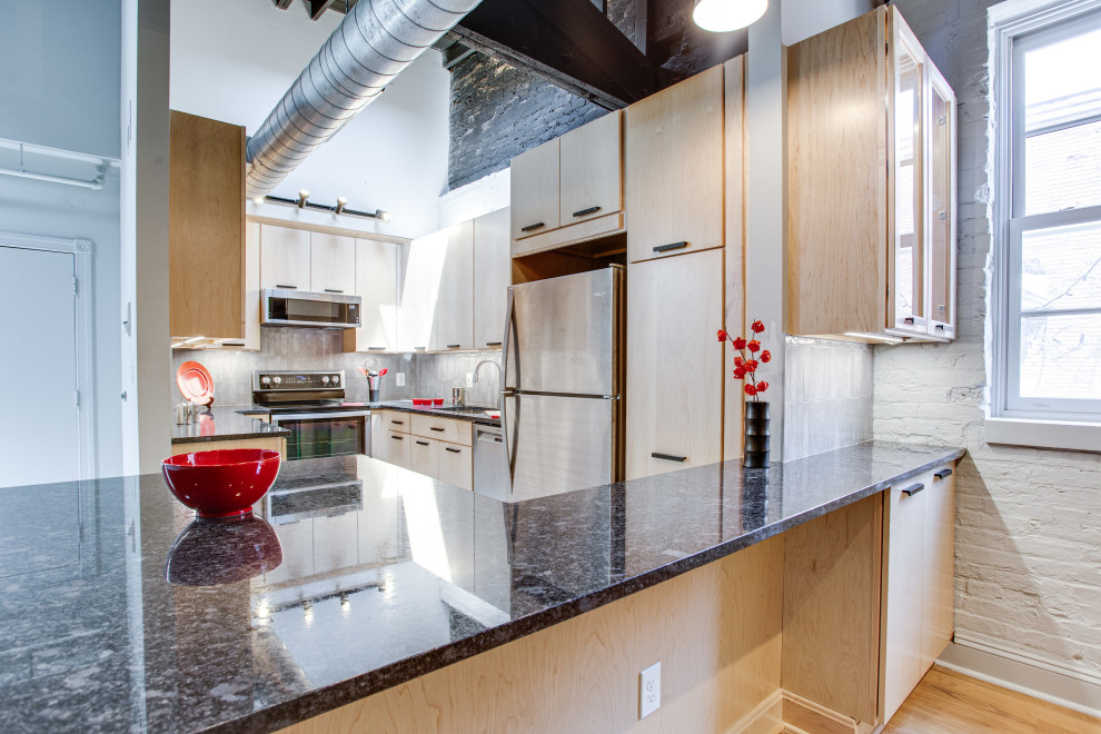 Small Urban Kitchen Design Frederick, MD - Moderne - Cuisine ...