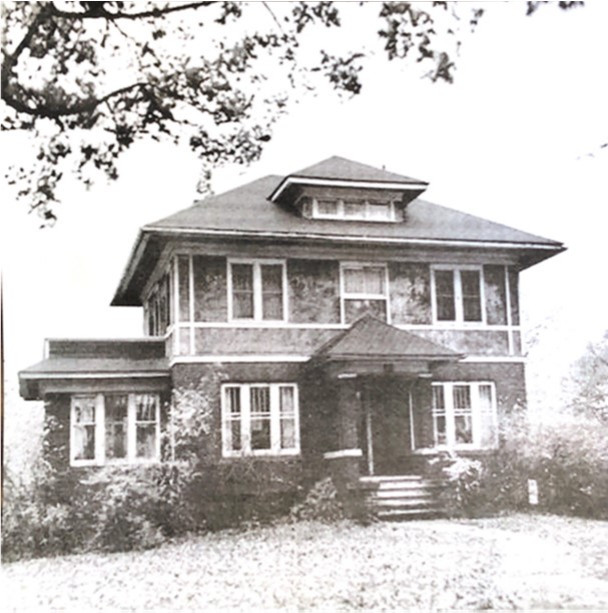 Curb appeal: Exterior colors for 1917 foursquare prairie house