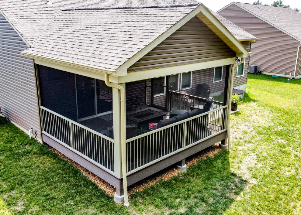 Screen Room with Composite Decking and Solar Screen - Terrace - St ...