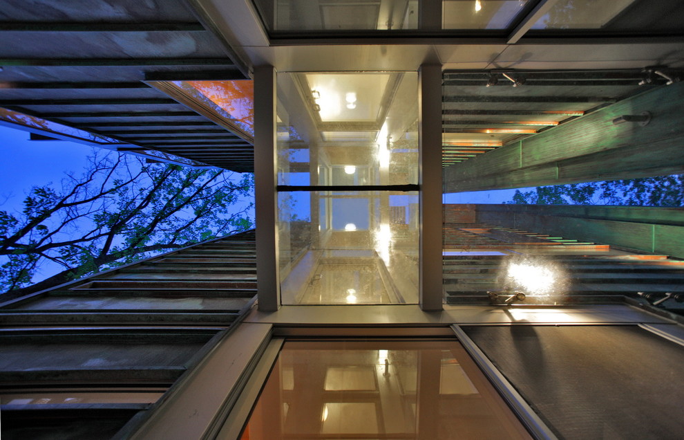 7 Stunning Glass Walkways in Modern Homes