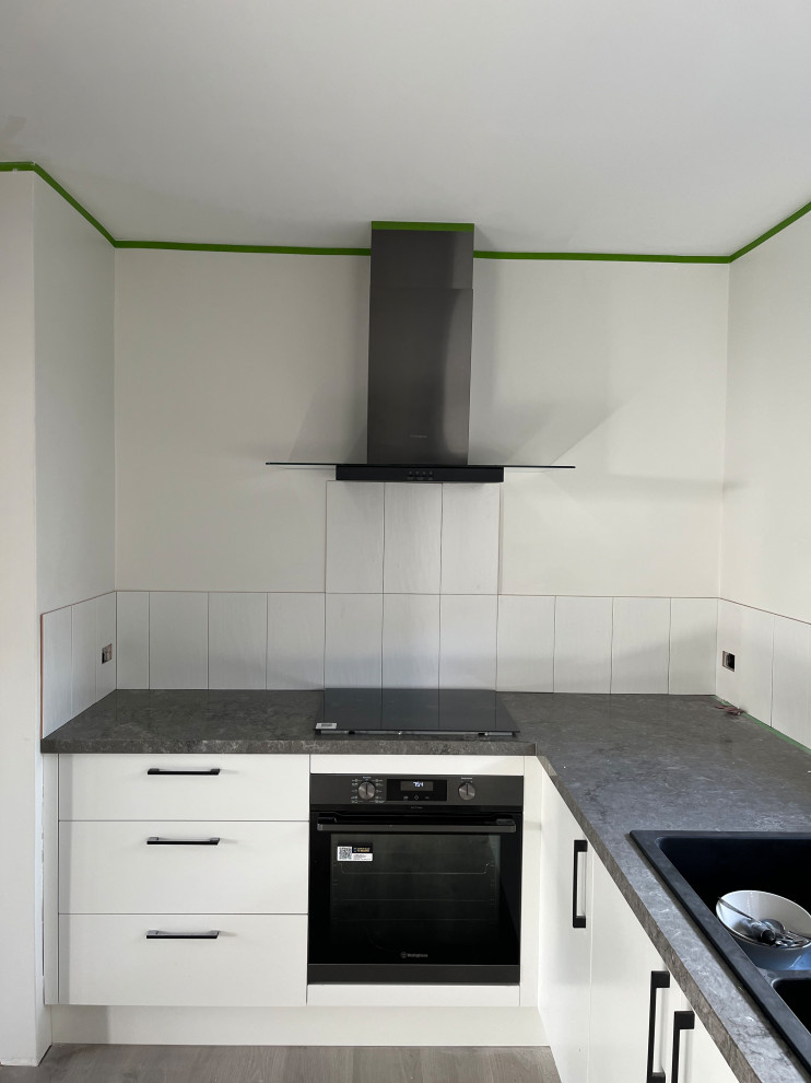 Tile layout around Rangehood | Houzz AU