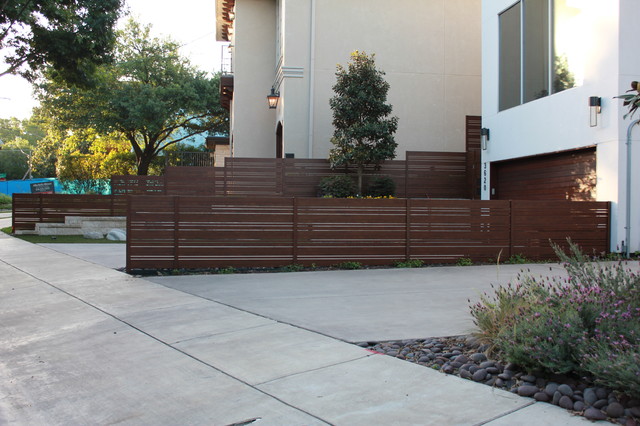 Knotwood Horizontal Front Yard Privacy Screen - Dallas - par Southwest ...