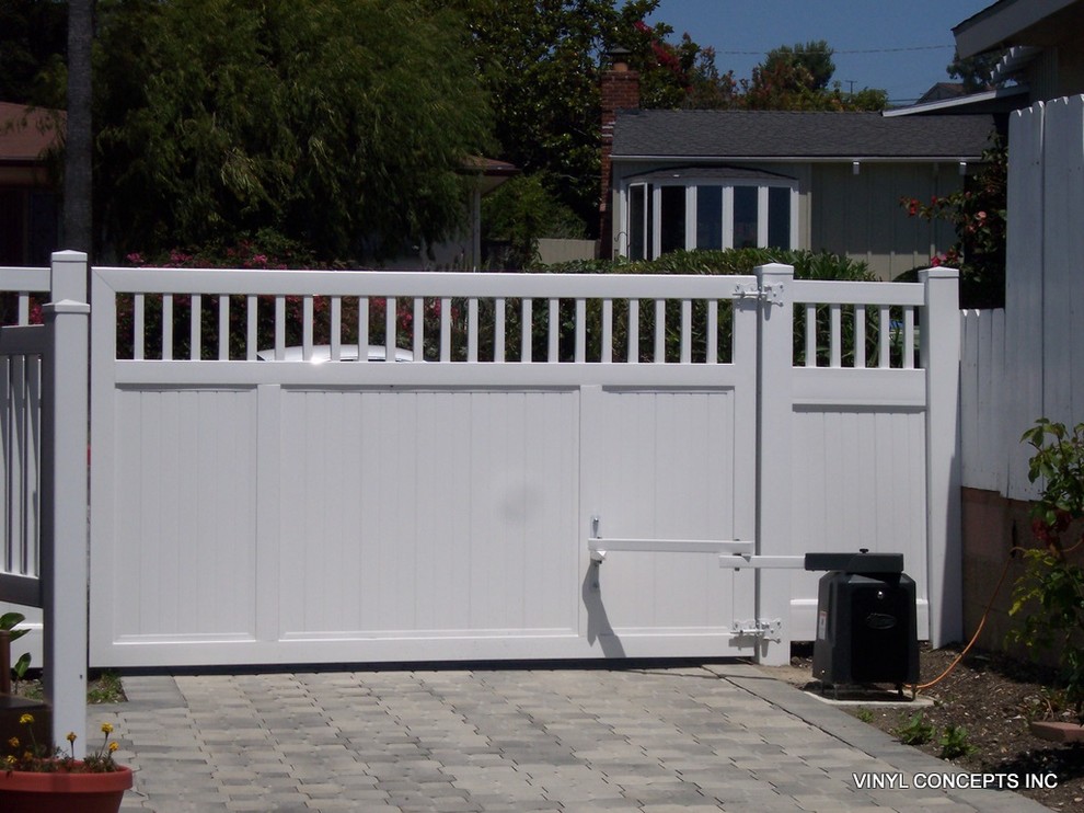 6 Best Materials for Compound Wall Gates
