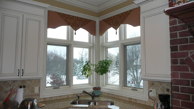 Shaped kitchen cornices with solar shades - Traditional - Kitchen ...