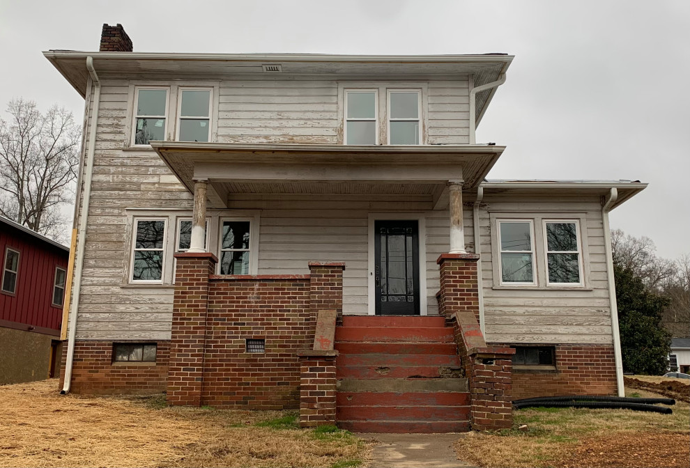 Outdoor light choice for an uncentered front door? Pendant or Sconce?