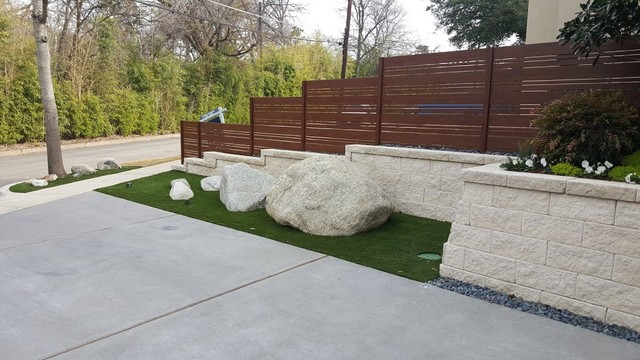 Knotwood Horizontal Front Yard Privacy Screen - Dallas - by Southwest ...