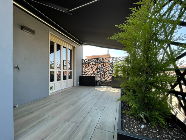 Arredamento Terrazzo esterno con Pergola vetrata - Traditional ...