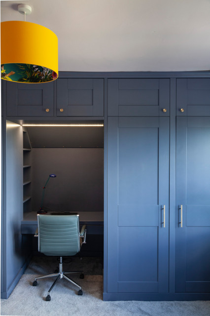 Wardrobe with integrated desk - Moderne - Armoire et Dressing - Cardiff ...