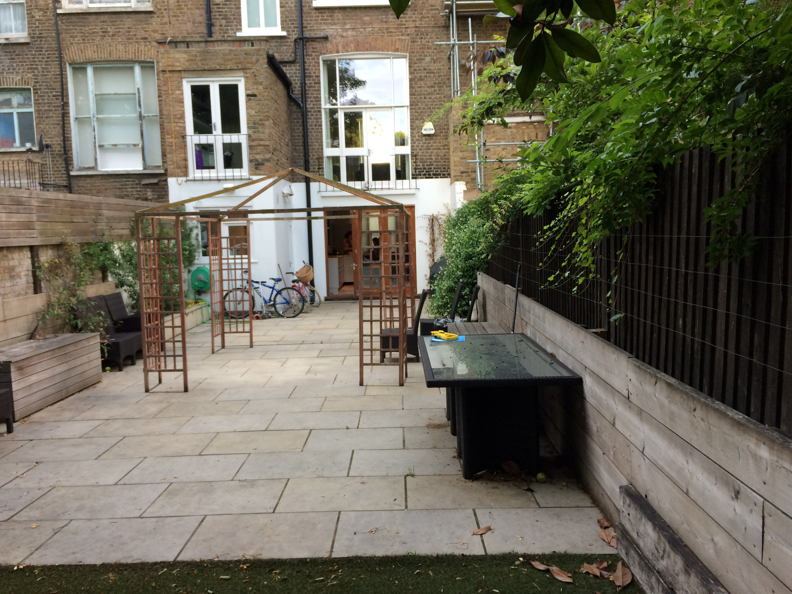 Garden Tour: An Overlooked Space Becomes a Private Haven | Houzz UK