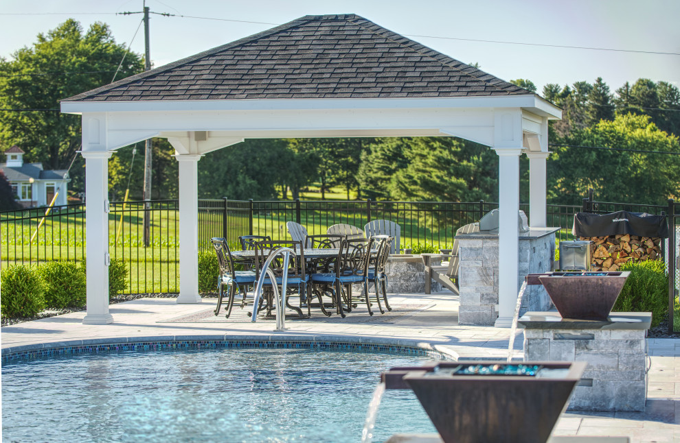 Custom Inground Pool With Firebowls Spa And Pergola Moderne