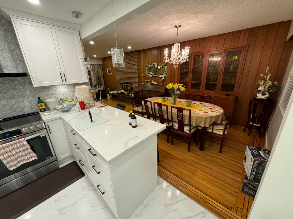 Advice on paint colors for a family and dining room wood-brick wall