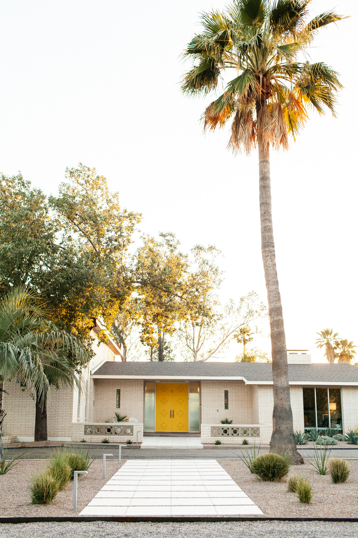 Houzz Tour: A Faded Midcentury Home Regains Its Glamour