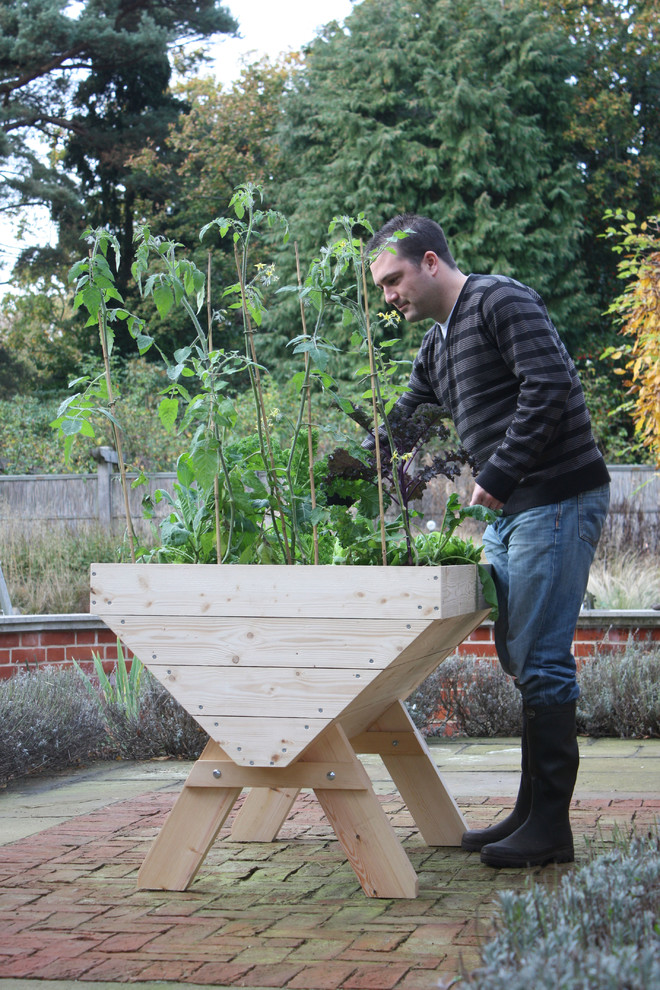 There’s Nothing Cagey About Tomato Cages