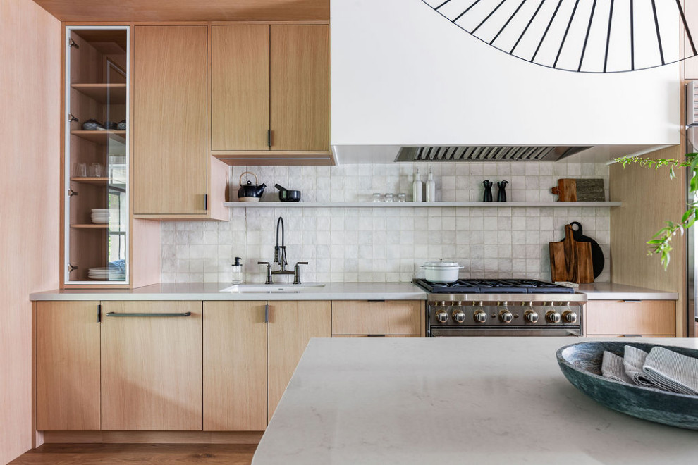 Natural Rift-Cut White Oak Modern Kitchen with Curvy Paneled Navy-Blue ...