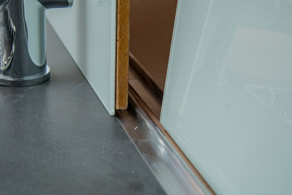 "SLIDING GLASS" Kitchen splashback by CreoGlass Design - Hertfordshire ...