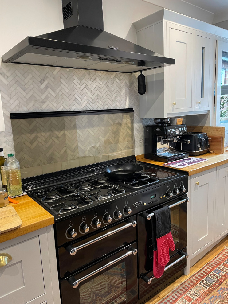 Boxing in a chimney extractor hood for range | Houzz UK