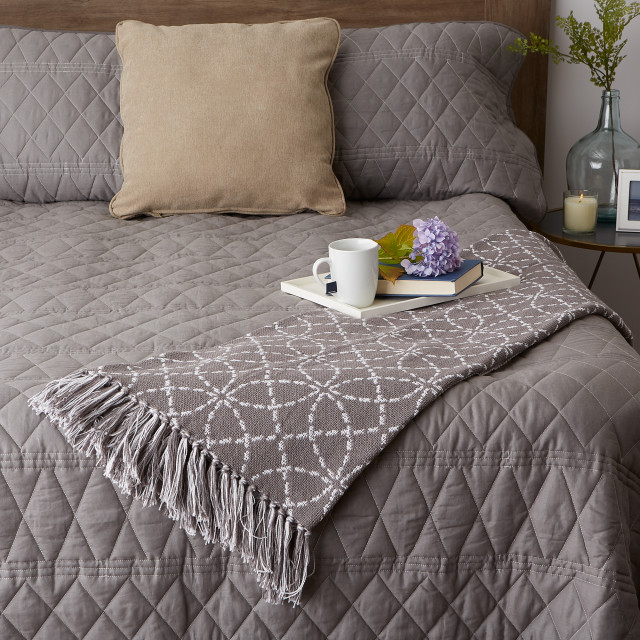 DII 60x50" Modern Cotton Concentric Circles Throw in Gray/White ...