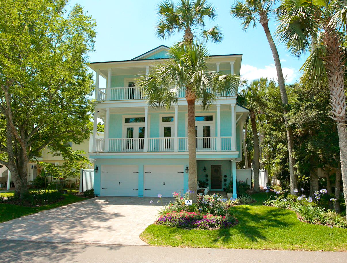 18 Home Exteriors Gone Wild With Color
