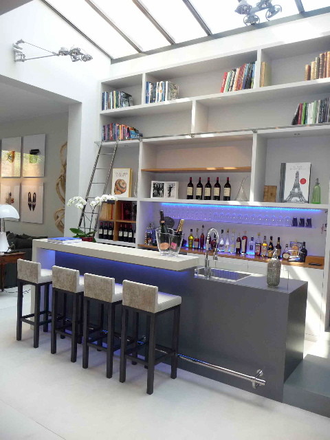 Bar en béton pour hôtel particulier - Modern - Home Bar - Paris - by ...