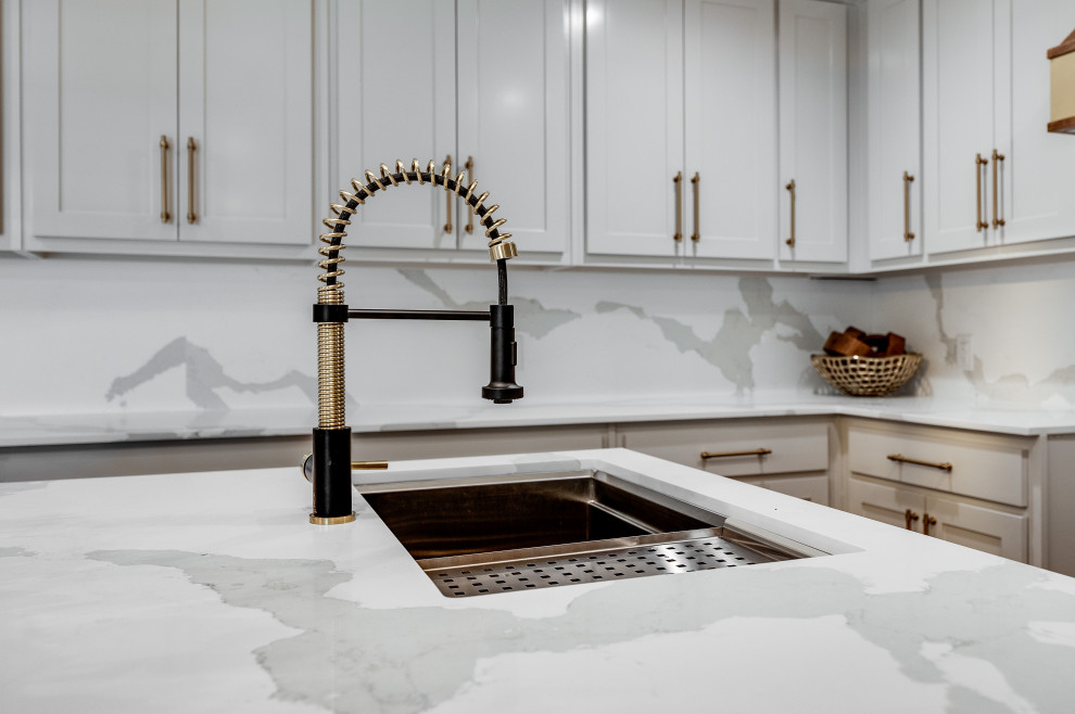 Clean, Crisp Kitchen - Transitional - Kitchen - Dallas - by SPRUCED ...