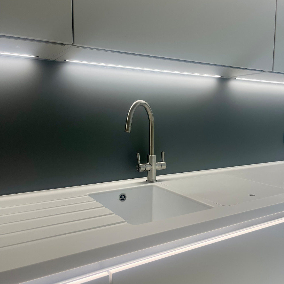 A Modern Kitchen in an Architects Glass Extension - Modern - Kitchen ...