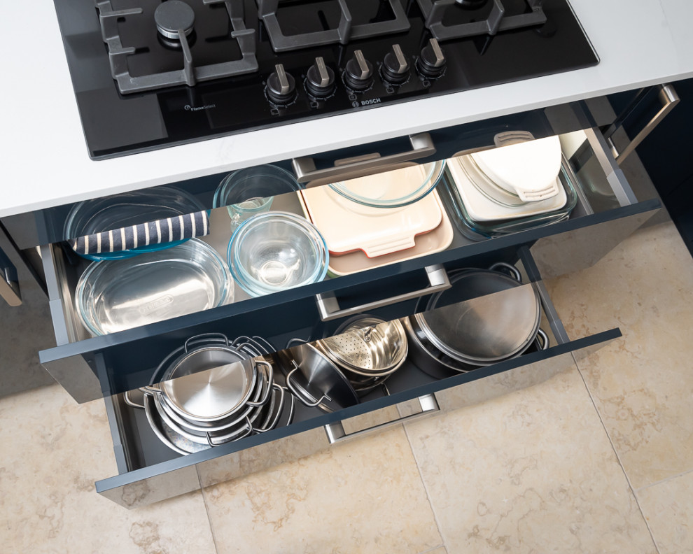 Navy and white high gloss units with Silestone Calcutta Gold worktops ...
