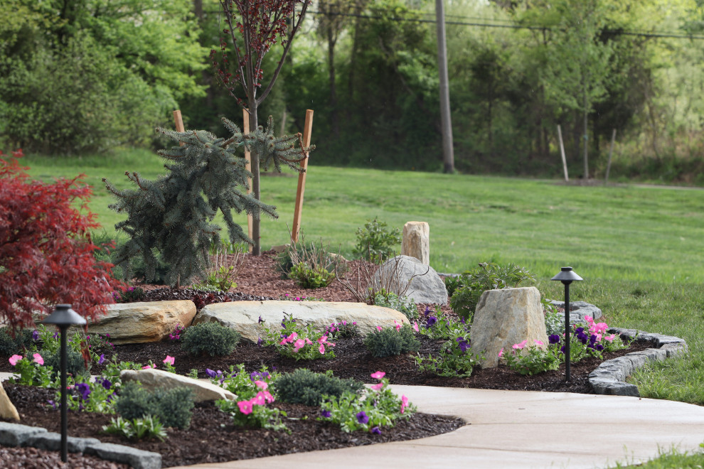 Landscape Planting, Lighting, and Using Red Tipple Stone - Modern ...