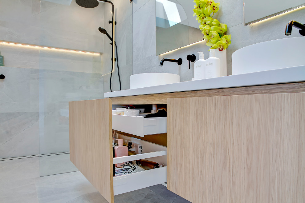 Finger Pull cabinets with concealed upper level drawer - Modern ...