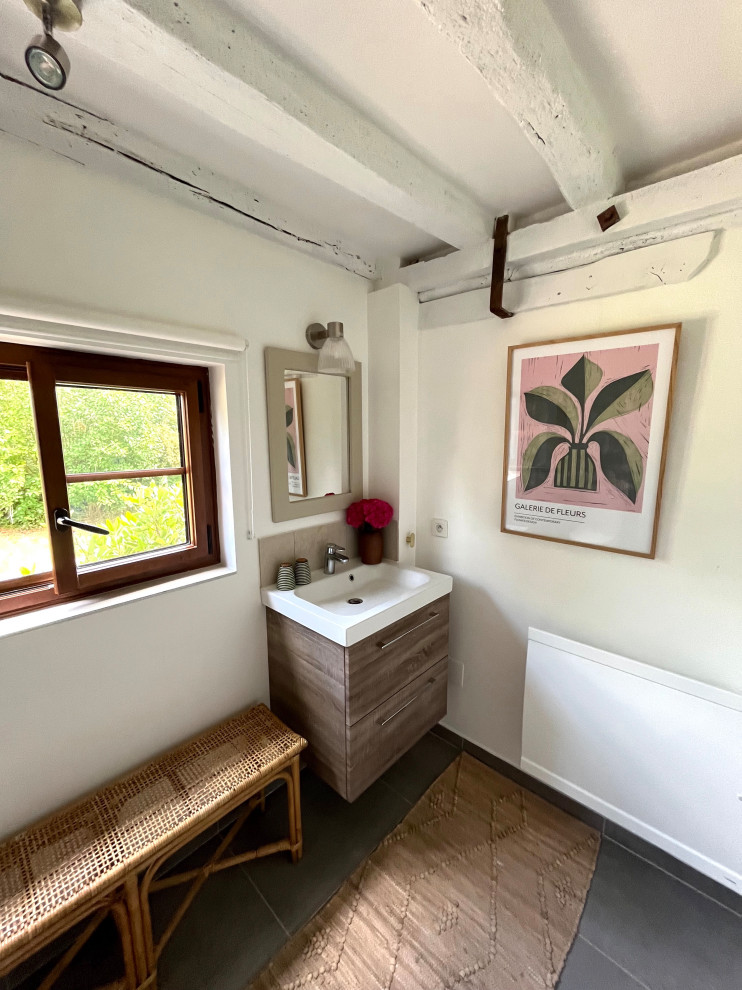 La longère de Catherine partiellement rénovée ! - Farmhouse - Bathroom ...