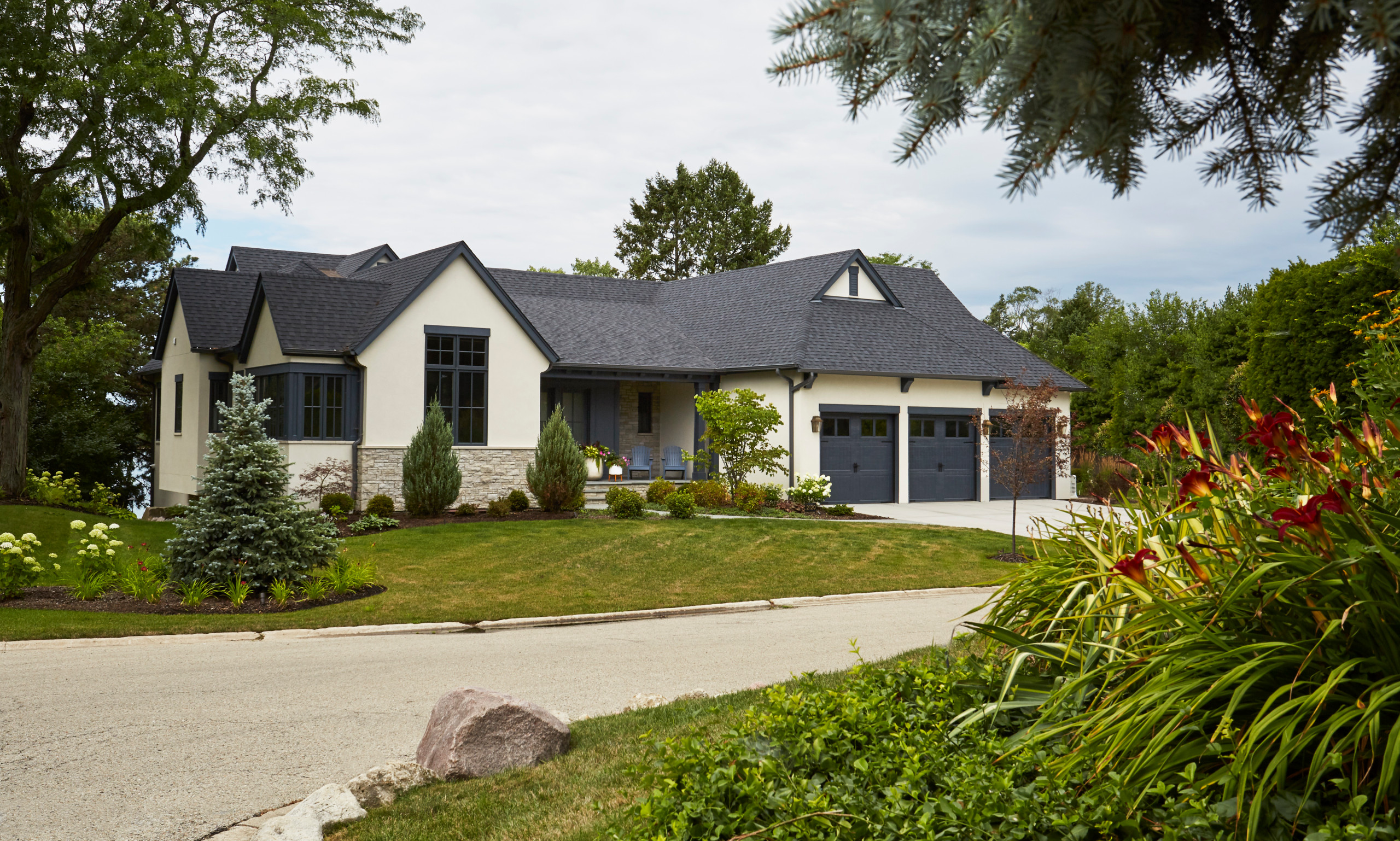 Houzz Tour: 1970s Style Influences a Lakefront Home