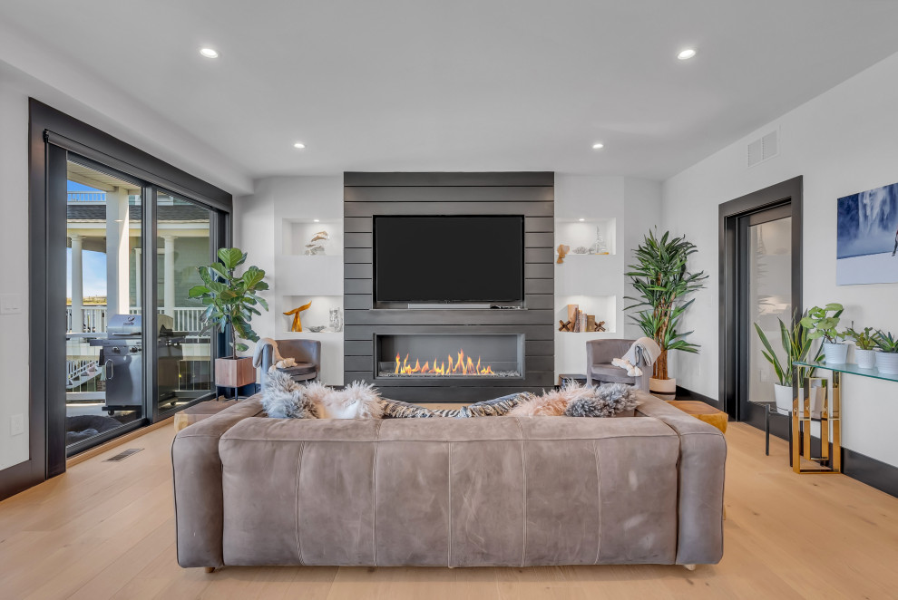 Spectacular Highlands Waterfront - Contemporary - Living Room - New ...