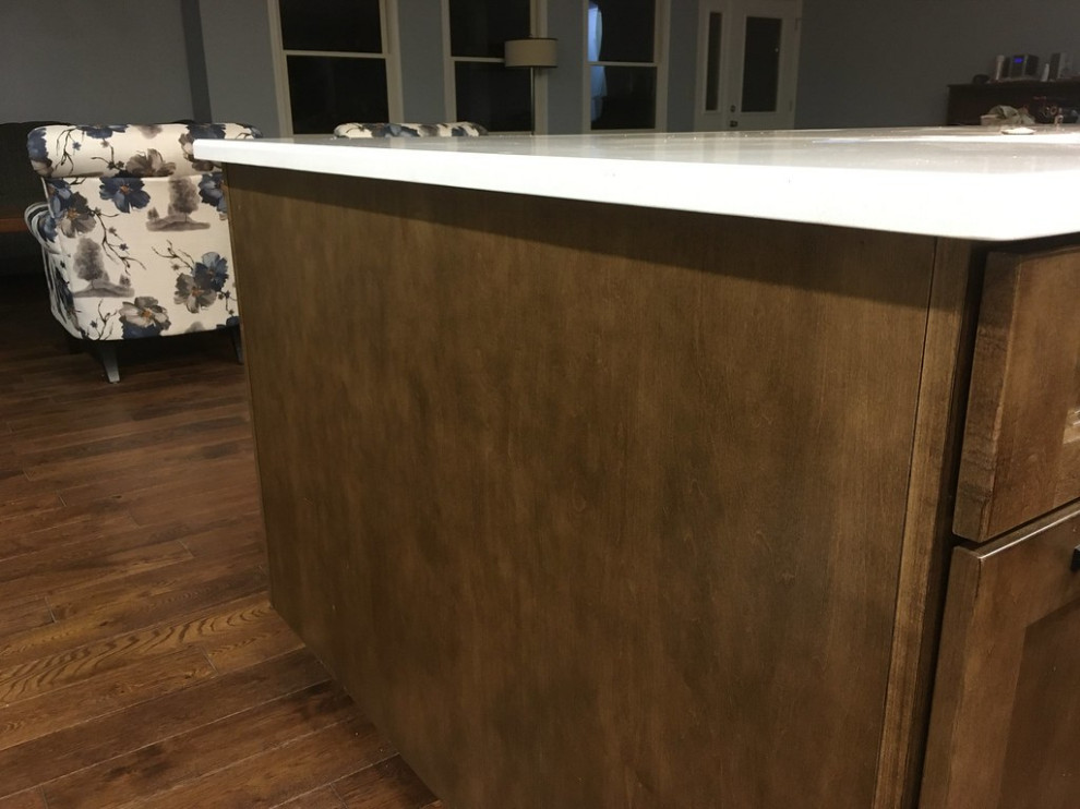 Black or white plugmold on this island?