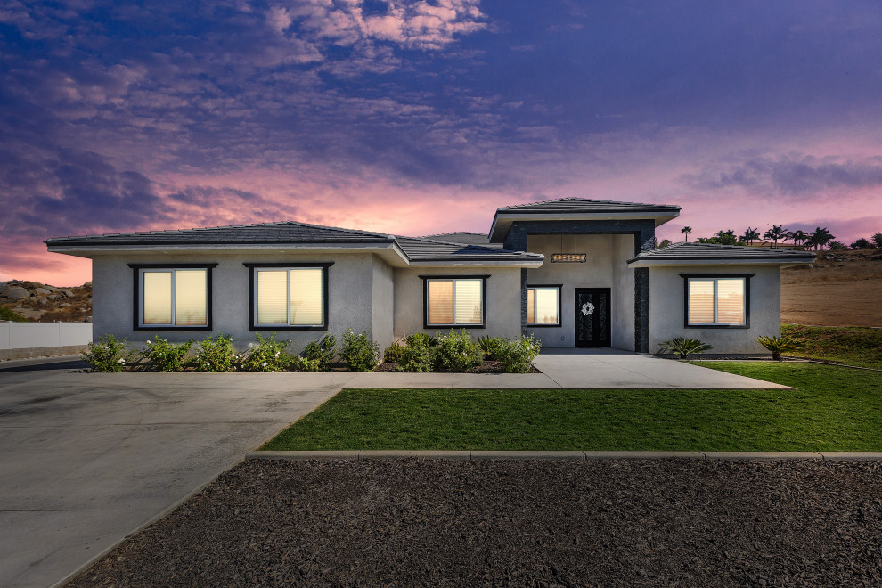 Custom Home - Riverside (ALD) - Exterior - Los Angeles - by Reidhead ...