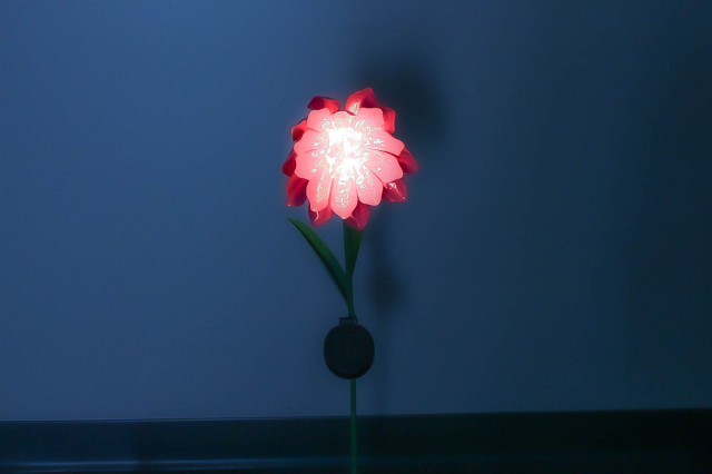 Stake Solar Daisy Flower Pink - Contemporary - Garden Statues And Yard ...