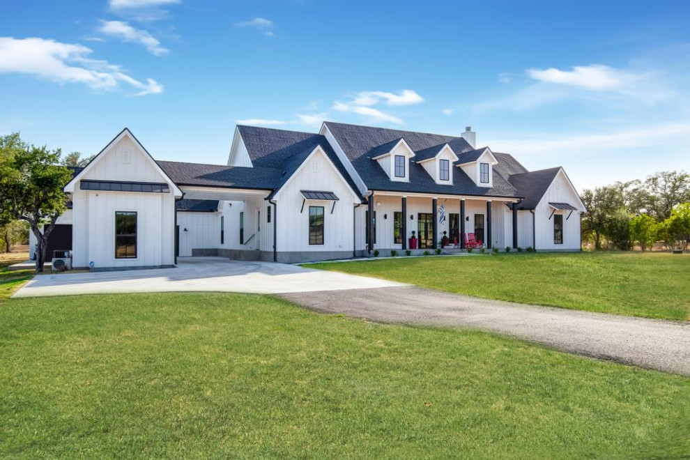 Modern Farmhouse - Farmhouse - Exterior - Austin - by Deville Custom ...