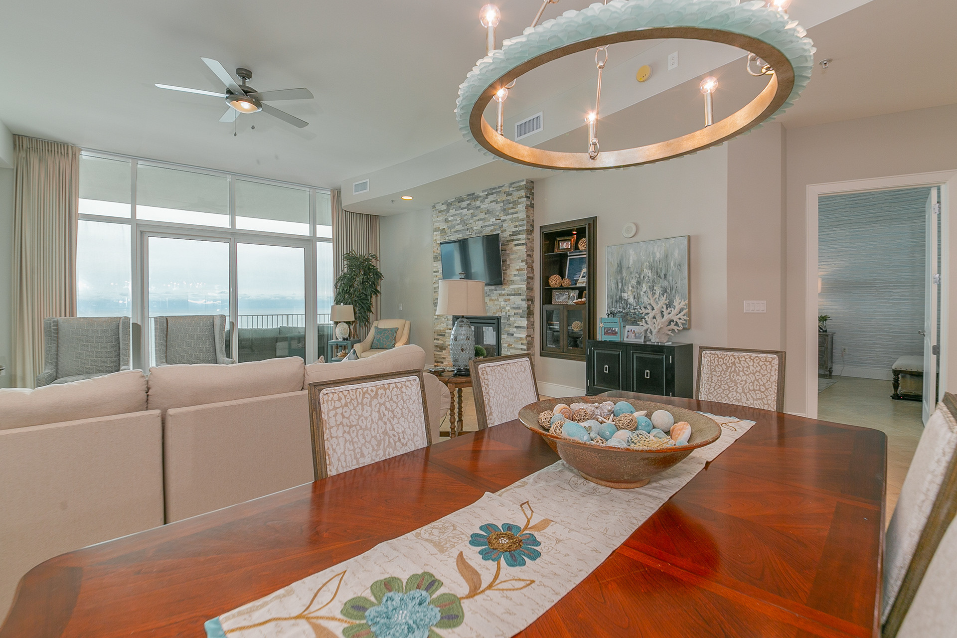 TURQUOISE PLACE 2805