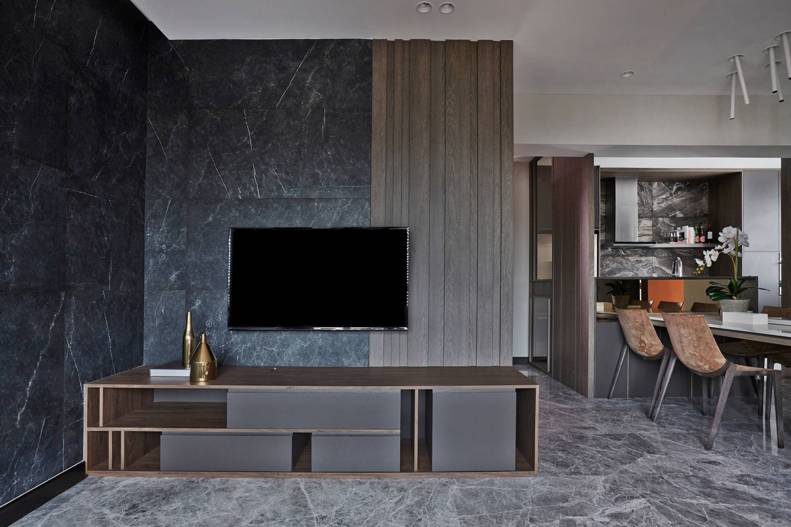 TV Wall Ideas to Conceal, Display or Decorate With Your Flat Screen | Houzz