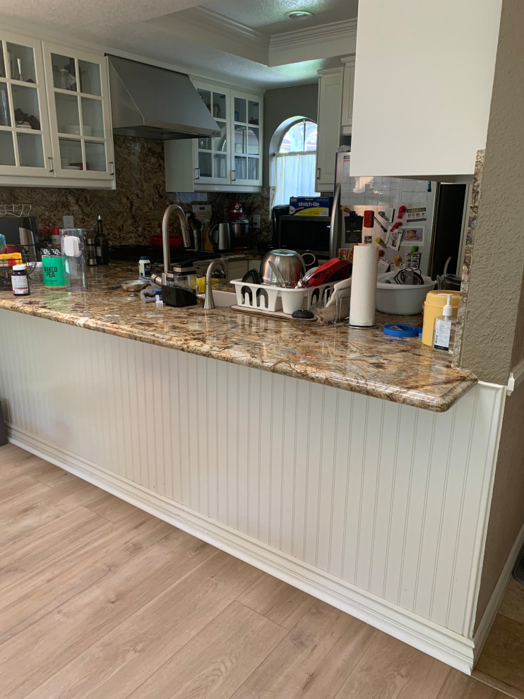 Update/modernize this early 2000s kitchen with paint!