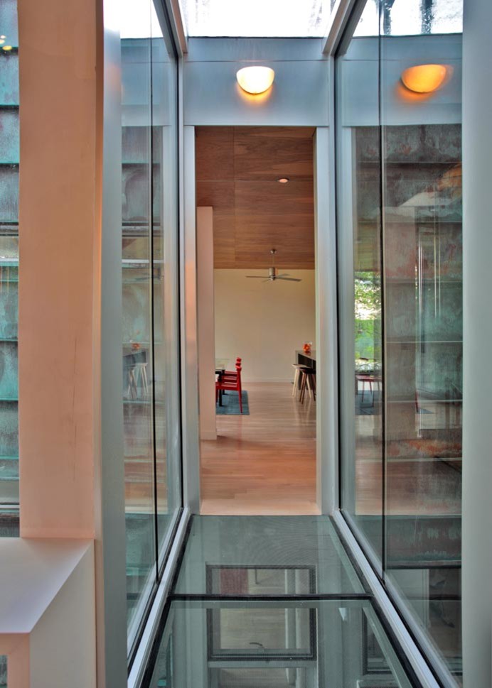 7 Stunning Glass Walkways in Modern Homes